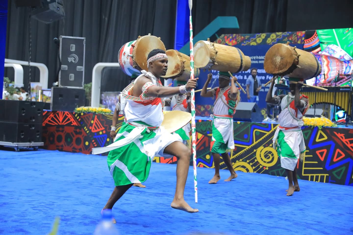 Umushikiranganji w'imico n'akaranga mw'isabukuru Amagaba waserukiye ...